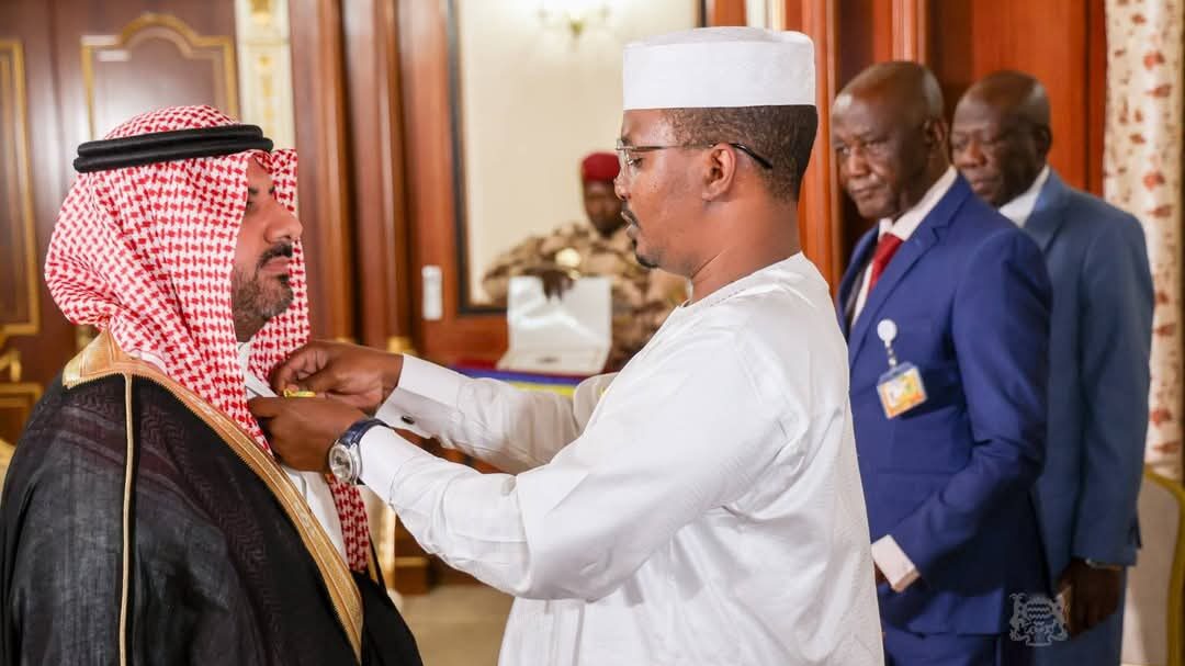 TCHAD: L’Ambassadeur d'Arabie Saoudite Amir Bin Ali AlShehry décoré ...
